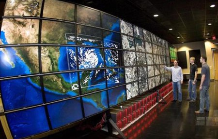 UT Austin’s Massive Tile Display | Hackaday