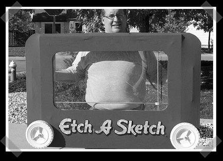 Functional Etch A Sketch Costume | Hackaday