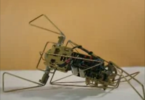 BEAM Robot Tumbles Aimlessly | Hackaday