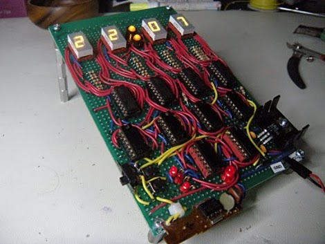 Clock Sans-microcontroller | Hackaday