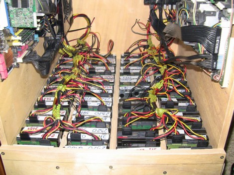 90 TB Drive Array For Home Storage Needs | Hackaday