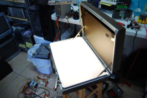 Mini Light Table Fits Inside A Briefcase | Hackaday