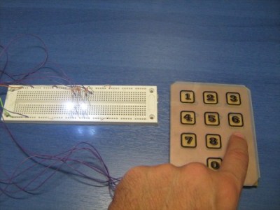 Keypad Uses A PIC’s Built In Capacitance Functionality | Hackaday