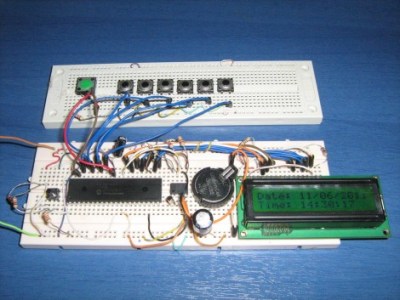 Simple Clock Uses RTC Chip And Character Display | Hackaday