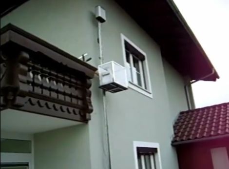 A Cat Elevator, For The Discerning Lazy Feline In Your Life | Hackaday