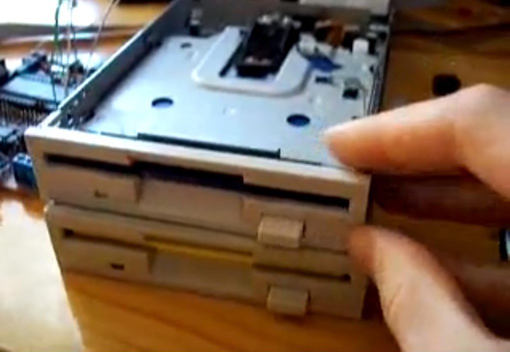 Star Wars Imperial March Played By Dual Floppy Drives | Hackaday