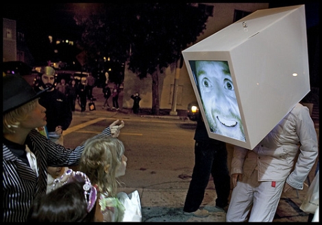 Big Head Costume Would Make Max Headroom Jealous | Hackaday