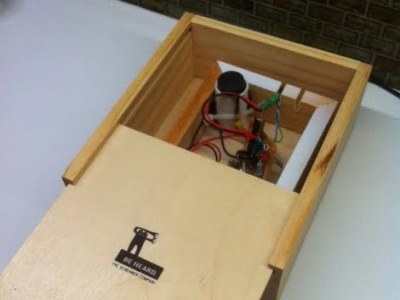 Echo Box Shakes Itself To Make Sound | Hackaday