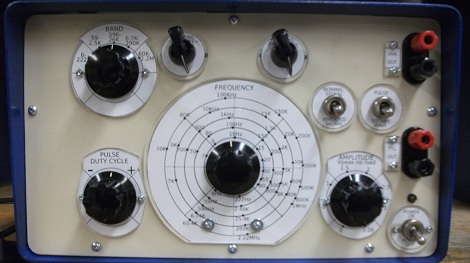 Building A ’60s Guerilla Homebrew Square Wave Generator | Hackaday