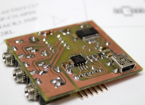 Tiny Audio Switcher Eliminates Repetitive Plug Swapping | Hackaday