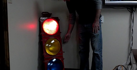 Monitoring Software Builds With A Traffic Light | Hackaday