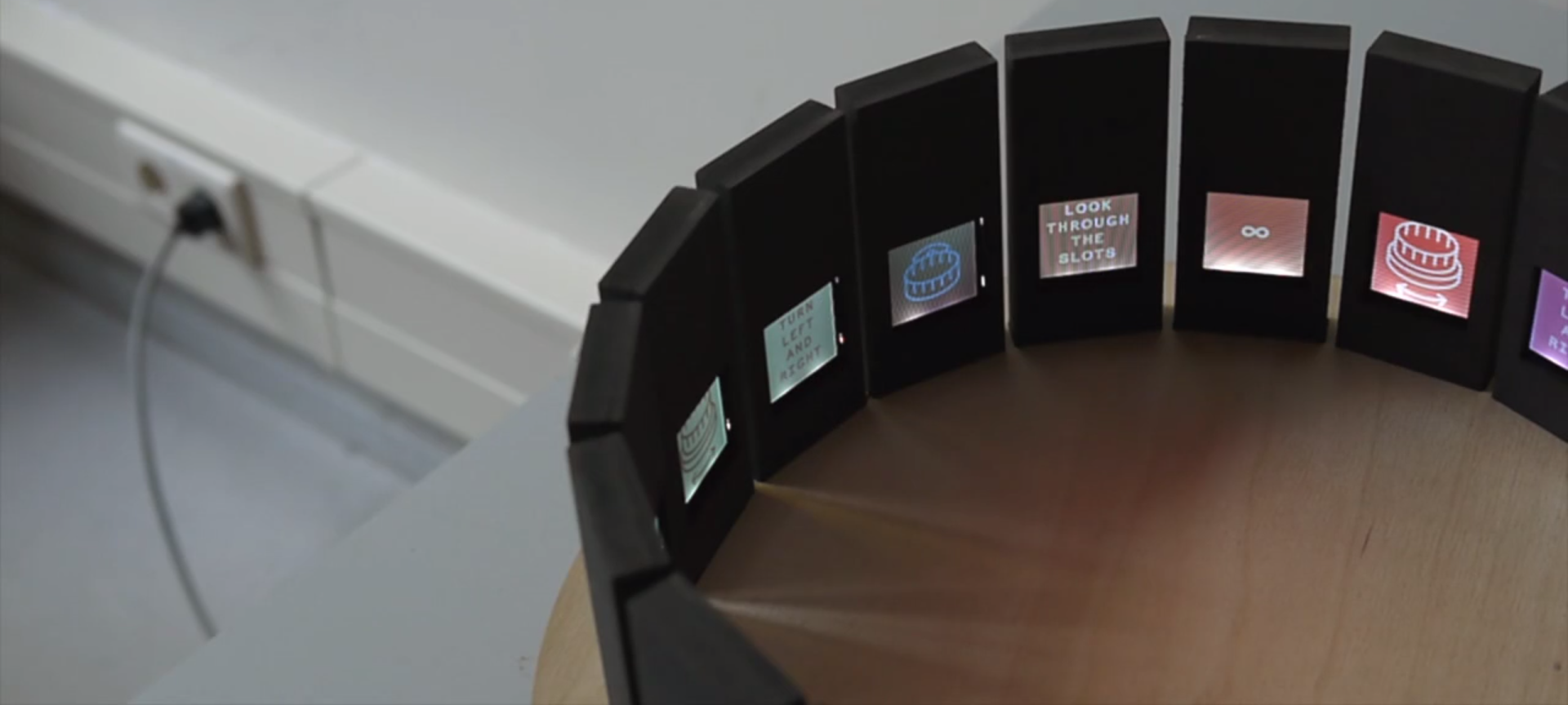 Digital Zoetrope Uses 18 LCD Displays | Hackaday