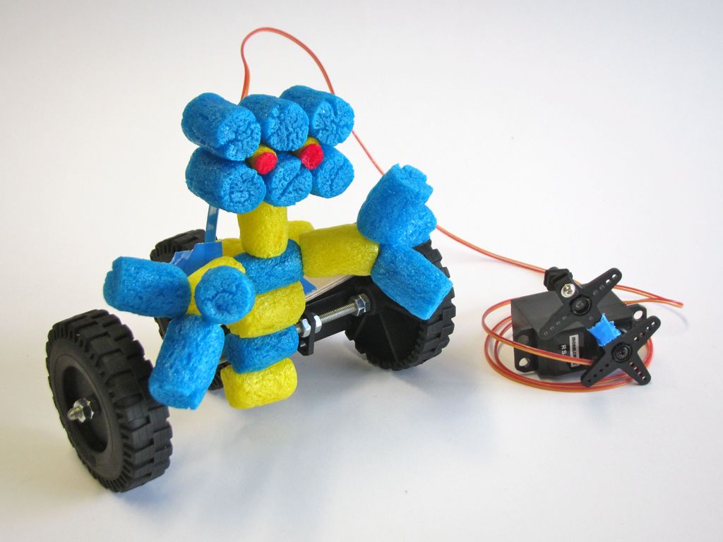 Hand Cranked Electric Toy Has No Batteries Or Power Supply | Hackaday