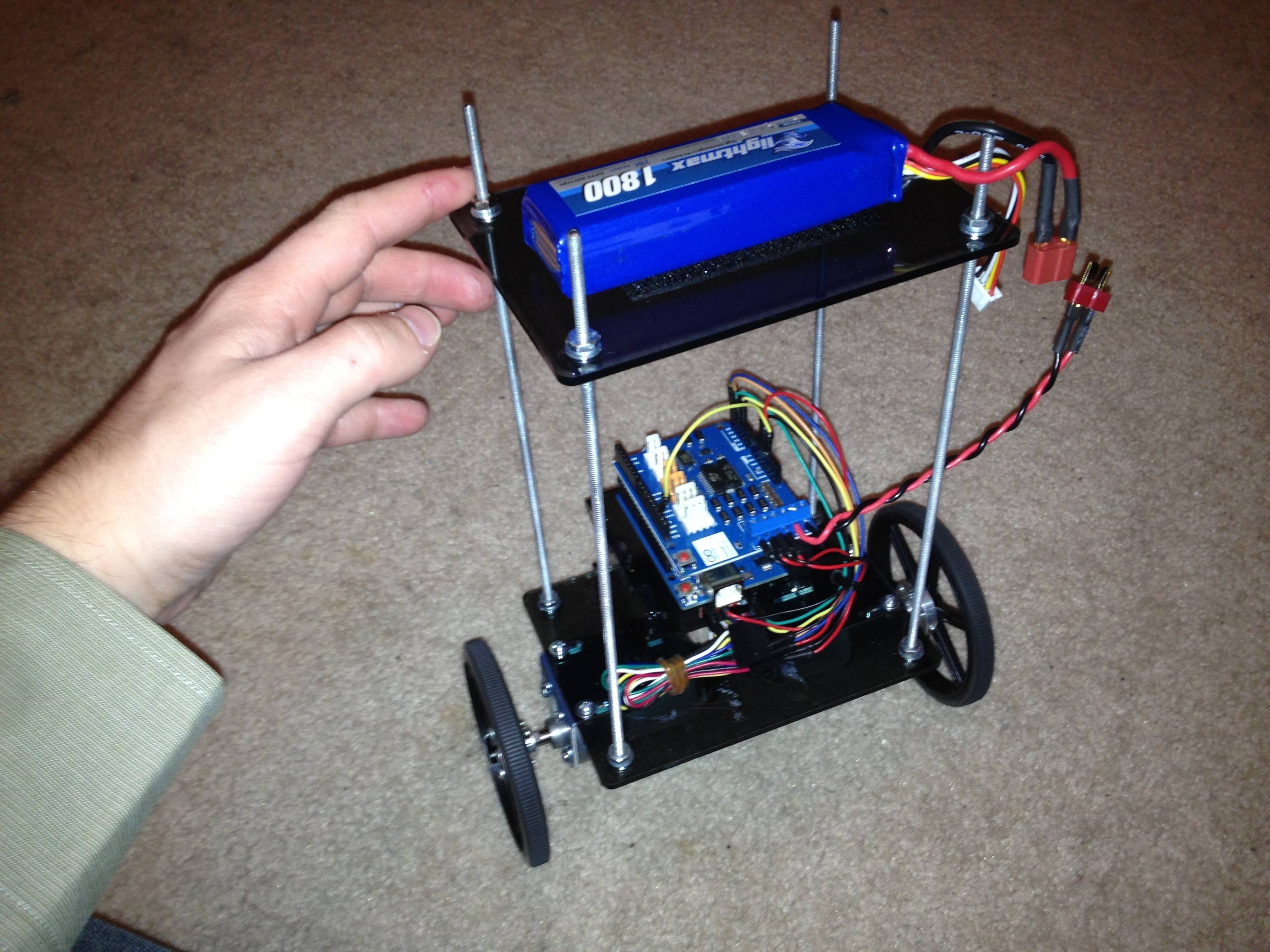 Wii Nunchuck Controlled Robot Exhibits Rock Solid Balancing | Hackaday