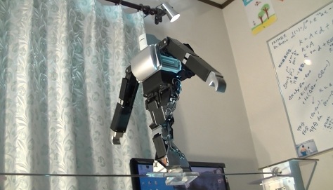 Robot Performing A Tightrope Act | Hackaday