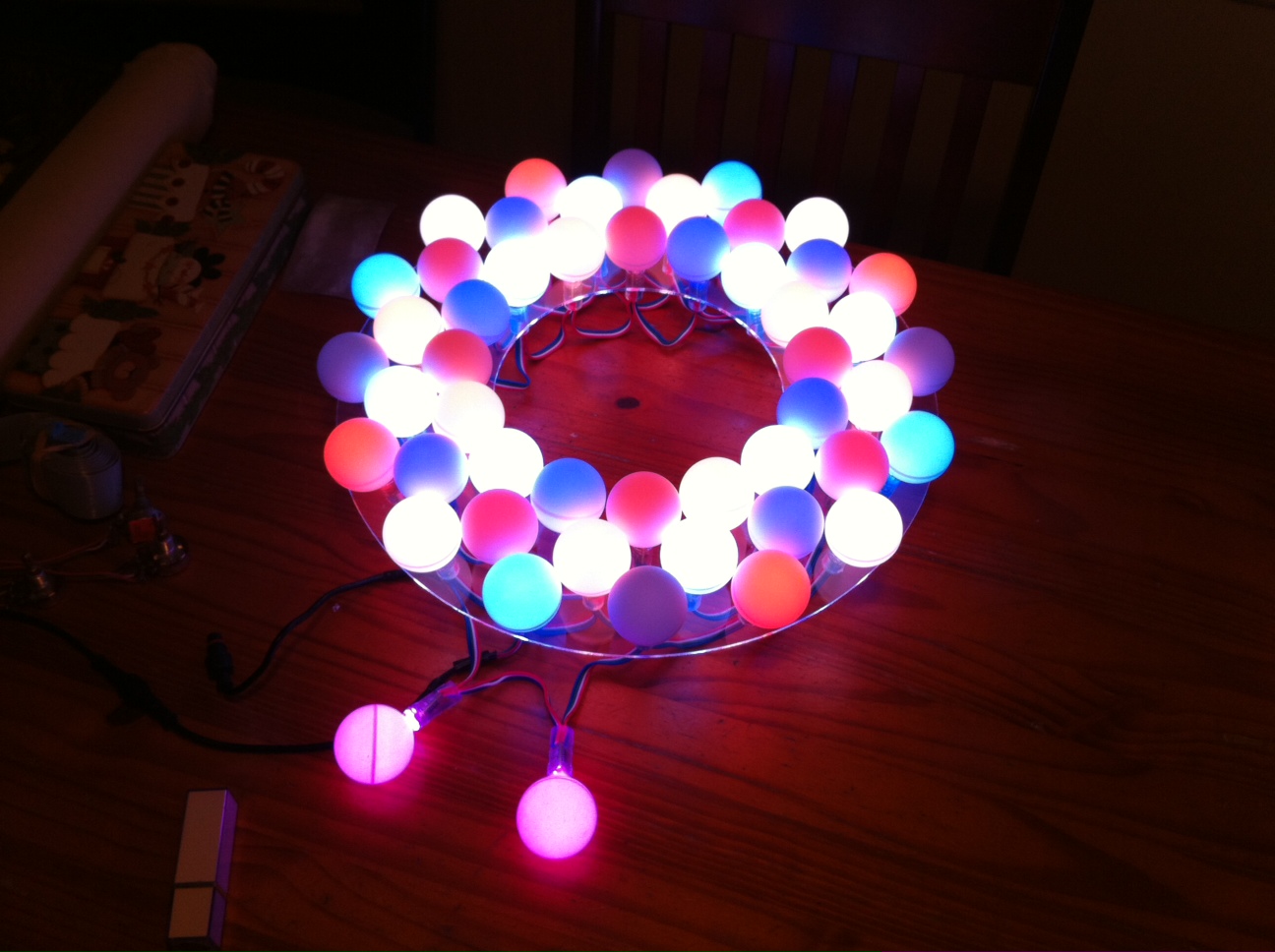 Animated Holiday Wreath From A String Of LED Lights | Hackaday
