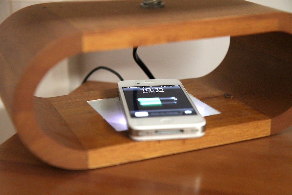 Inductive Charger Inside The Case Of This IPhone 4s | Hackaday