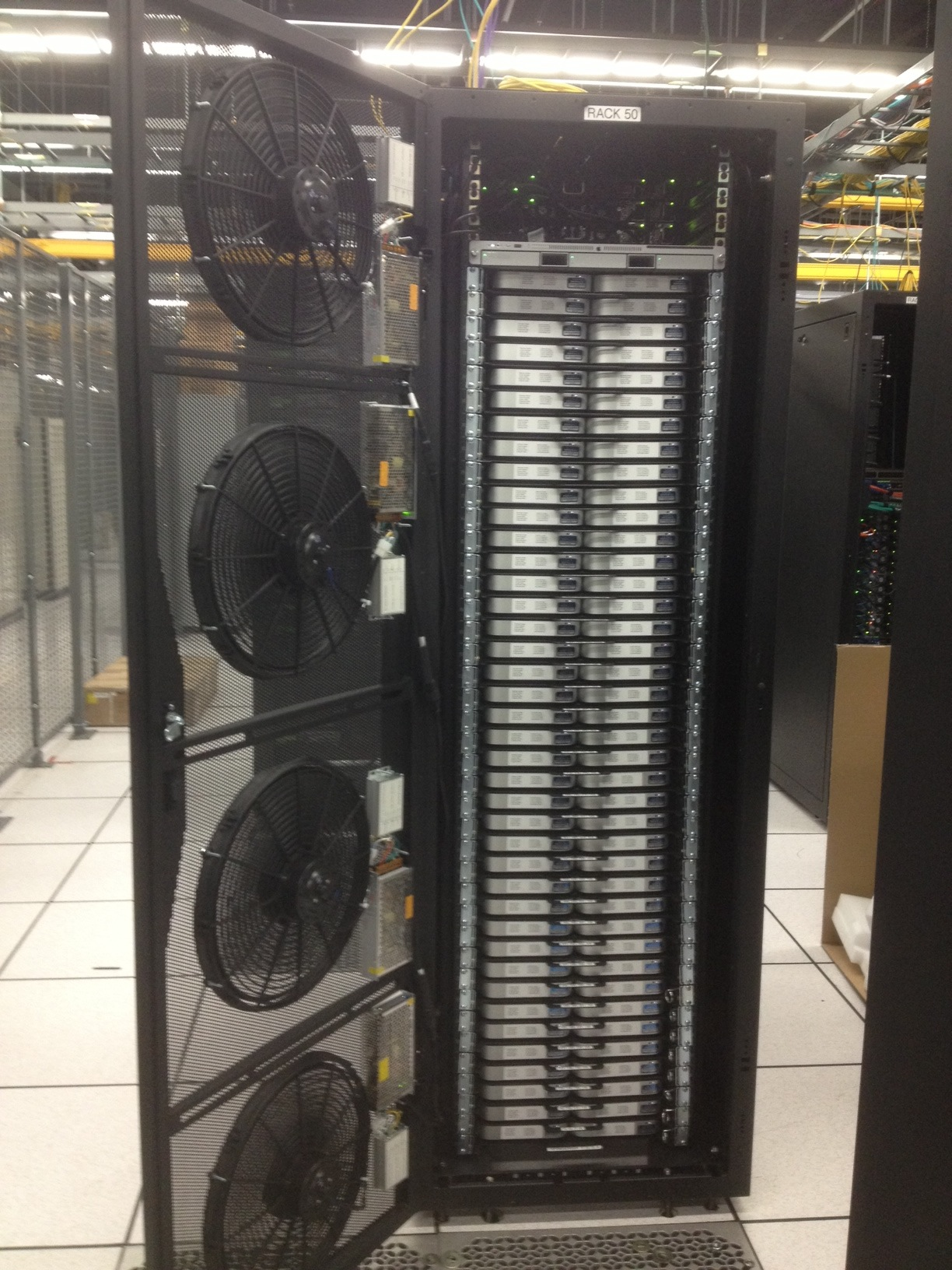 160 Mac Minis, One Rack | Hackaday