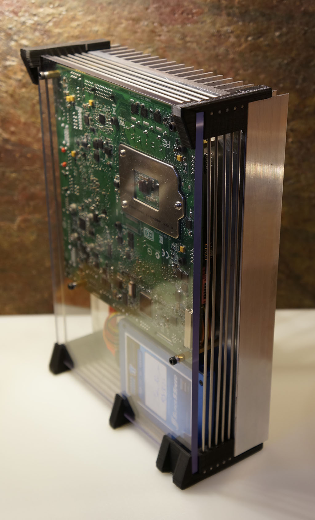 Silent HTPC Build Is An Art Piece For The Livingroom | Hackaday