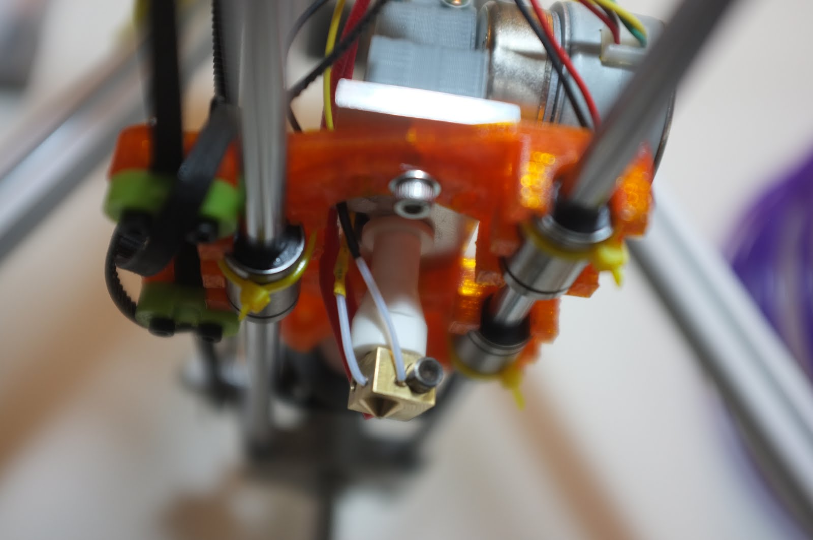 Ceramic Hot-end Mount Seeks To Improve Extrude Performace | Hackaday