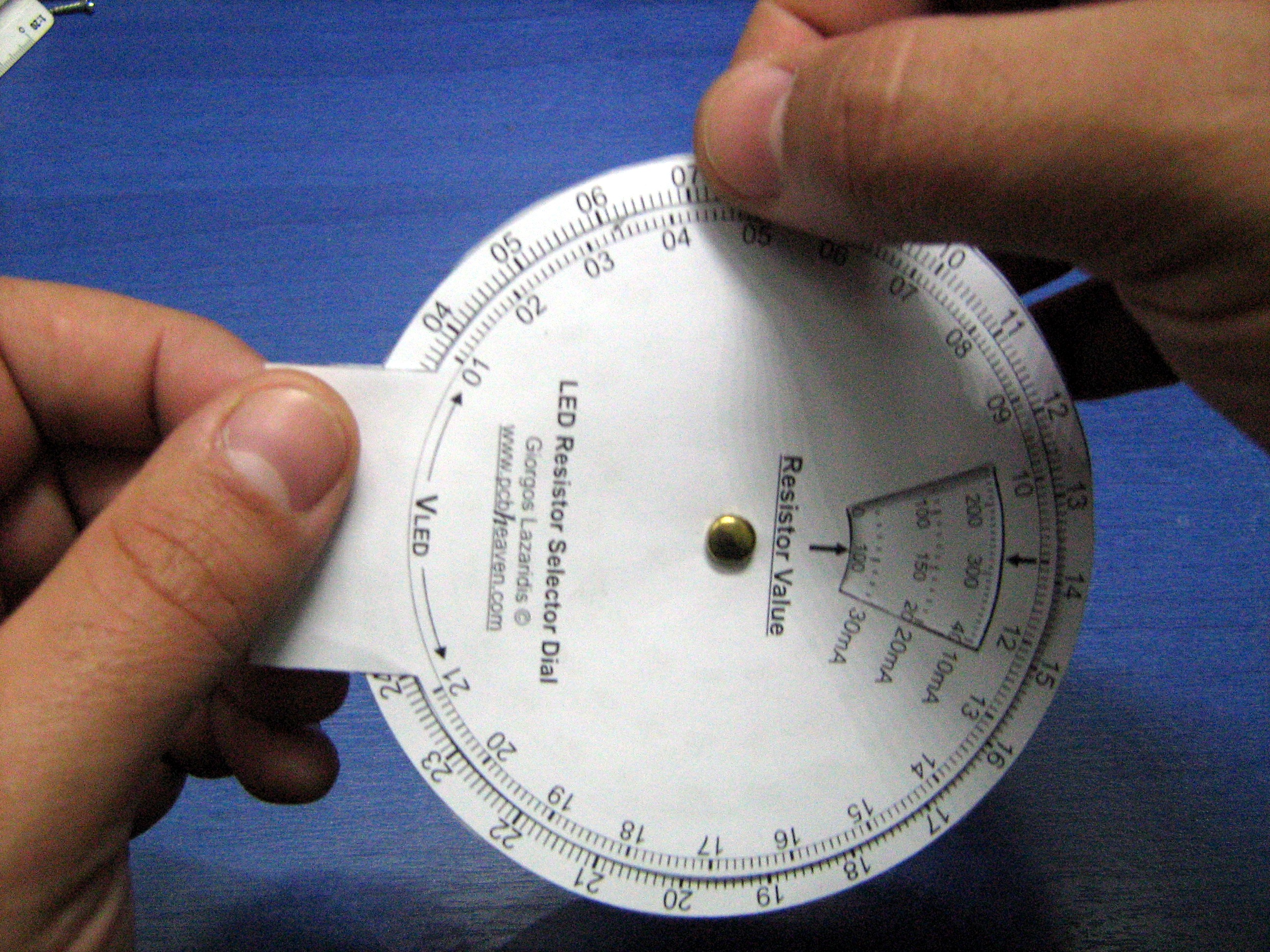 Papercraft Dial Is The Slide-ruler Of Current Limiting Resistors | Hackaday