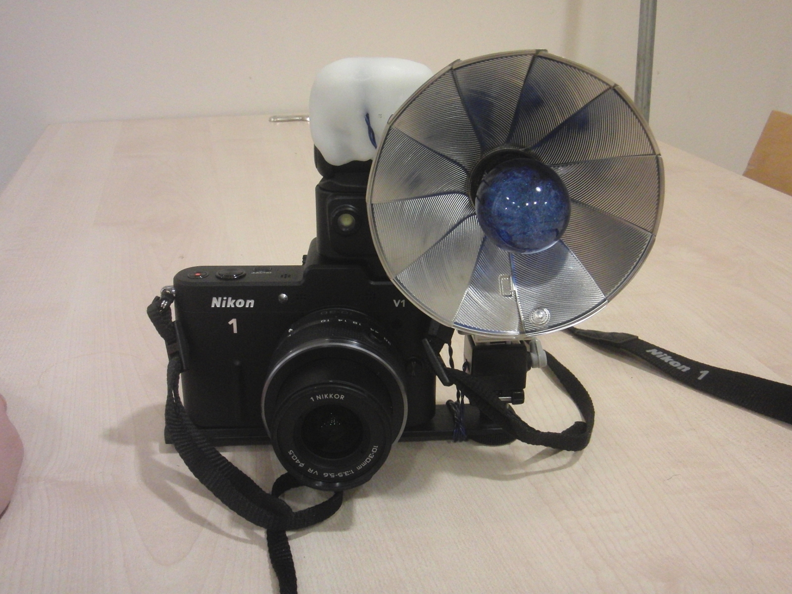 Adapting Modern Cameras To Use Old Flash Units | Hackaday