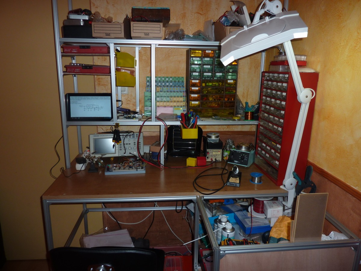 A Respectable Electronics Bench That’s Not A Pain To Move | Hackaday