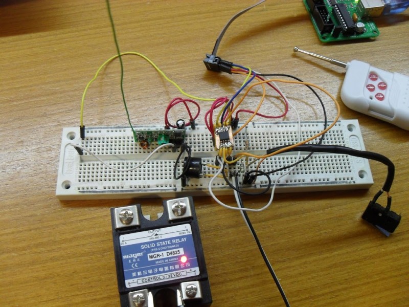 RF Switching Module Can Learn New Remotes | Hackaday