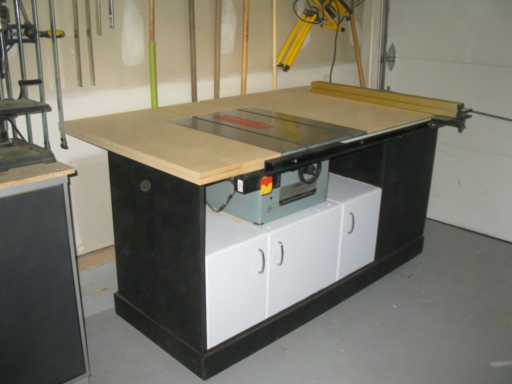 Rusty Old Table Saw Turned Into A Workstation Worthy Of A Master ...