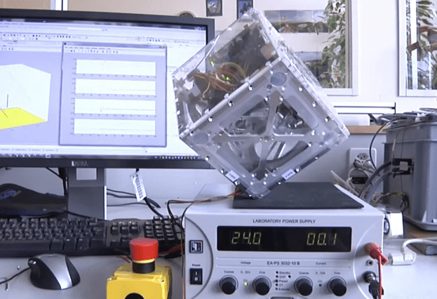 This Cube Is Made For Walkin’ | Hackaday