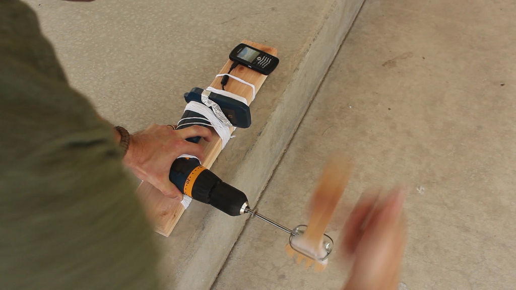 Human Powered Emergency Cell Phone Charger | Hackaday
