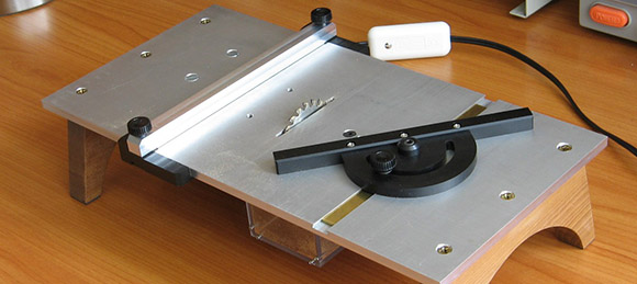 A Tiny Custom Table Saw | Hackaday