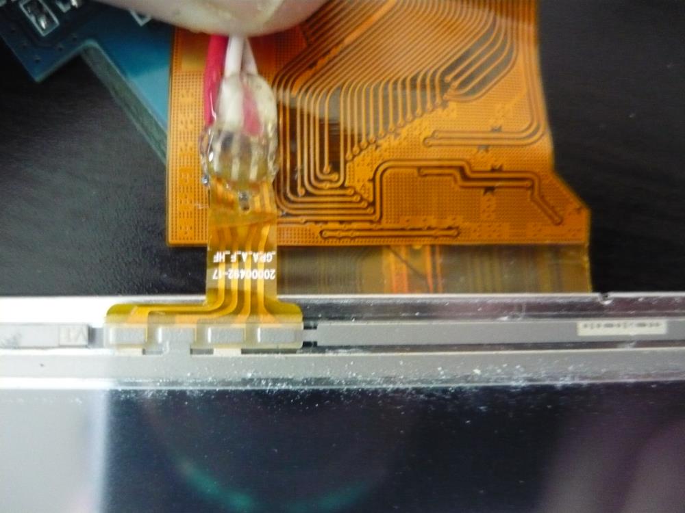 Enabling An Unused Touchscreen Overlay On A Consumer LCD | Hackaday