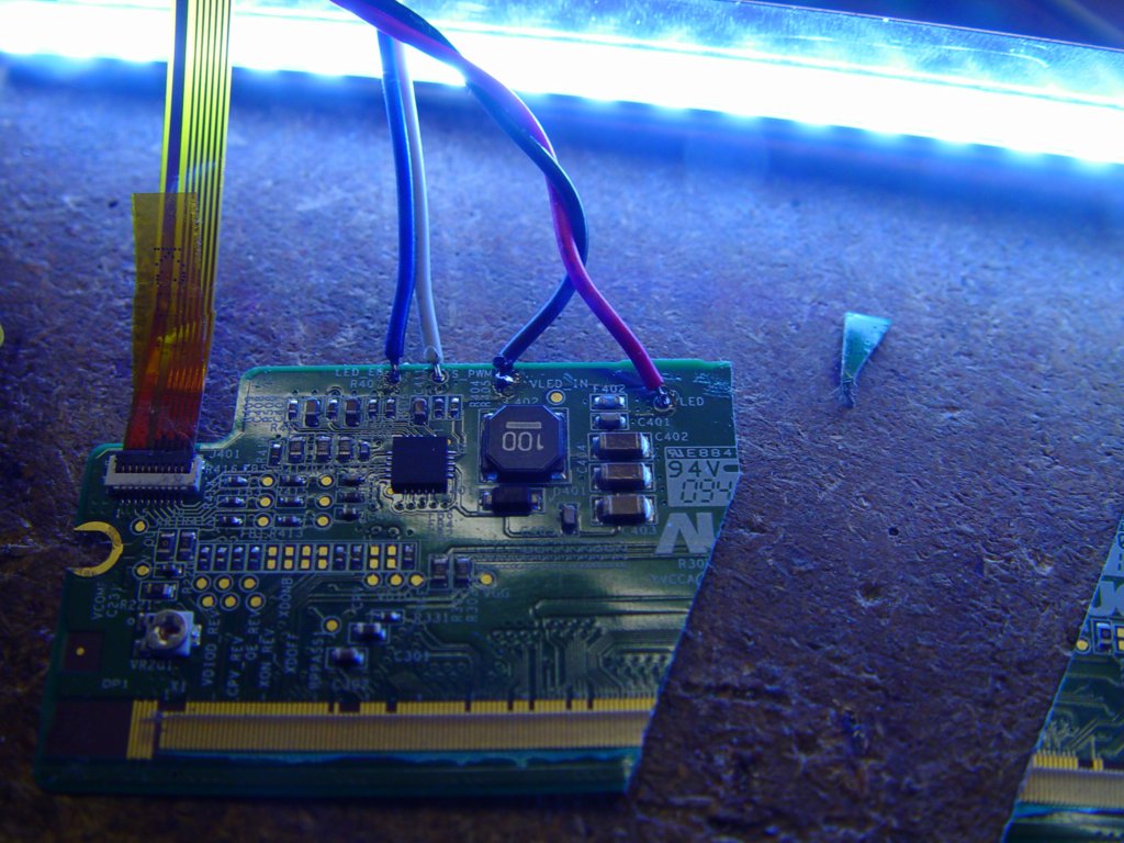 Laptop Backlight Converted From CCFL To LED | Hackaday