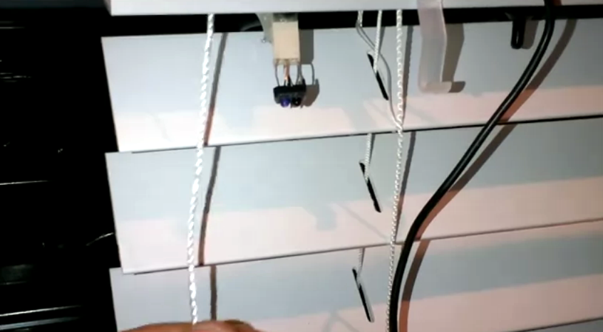 Hidden Servo Automates Slat-style Window Blinds | Hackaday