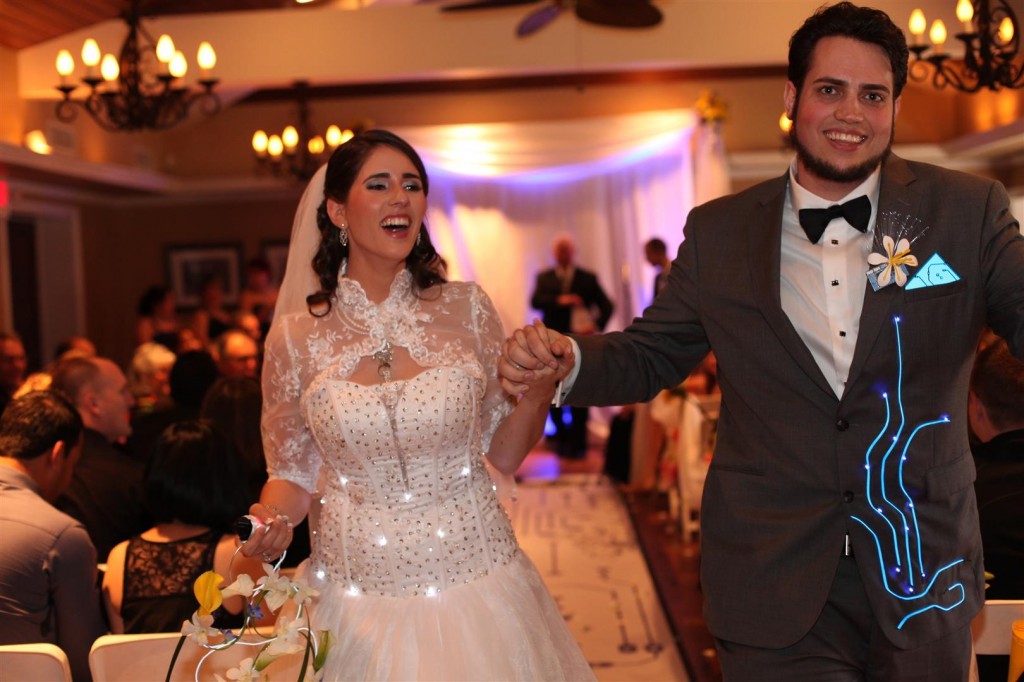 Electronic Wedding Attire For A Geeky Wedding | Hackaday