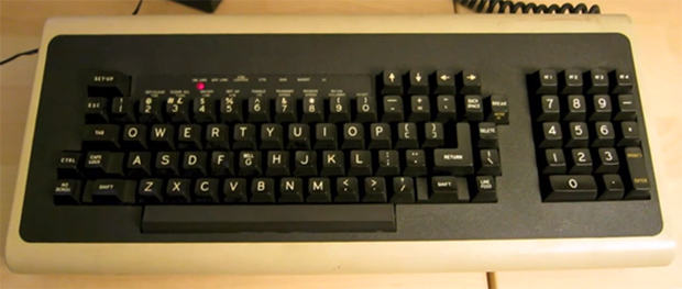 USB Adapter For An Old VT100 Keyboard | Hackaday