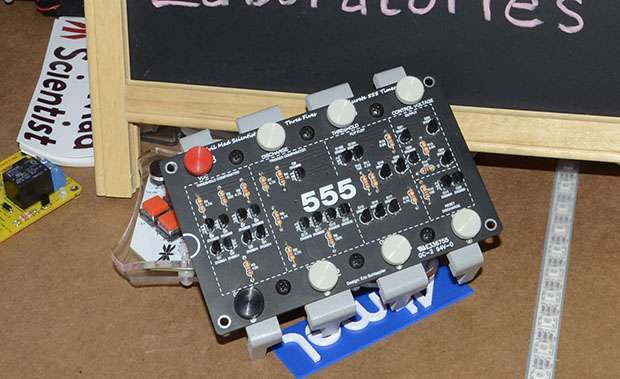What’s Inside A 555? | Hackaday