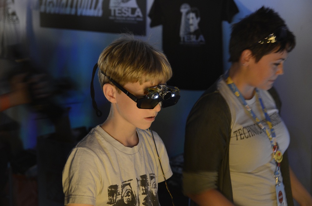 CastAR Comes To Maker Faire NY 2013 | Hackaday