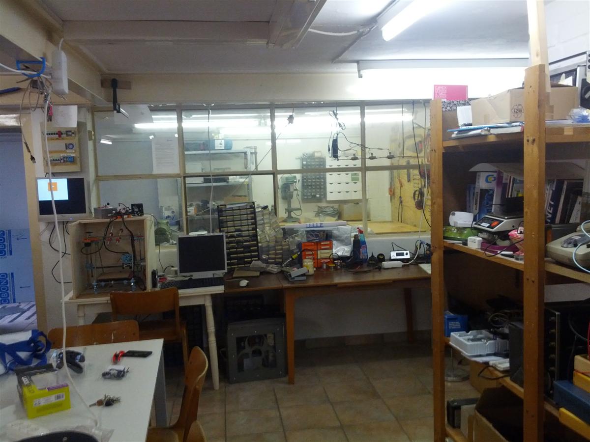 Hackerspacing In Europe: The Garage Lab In Düsseldorf | Hackaday