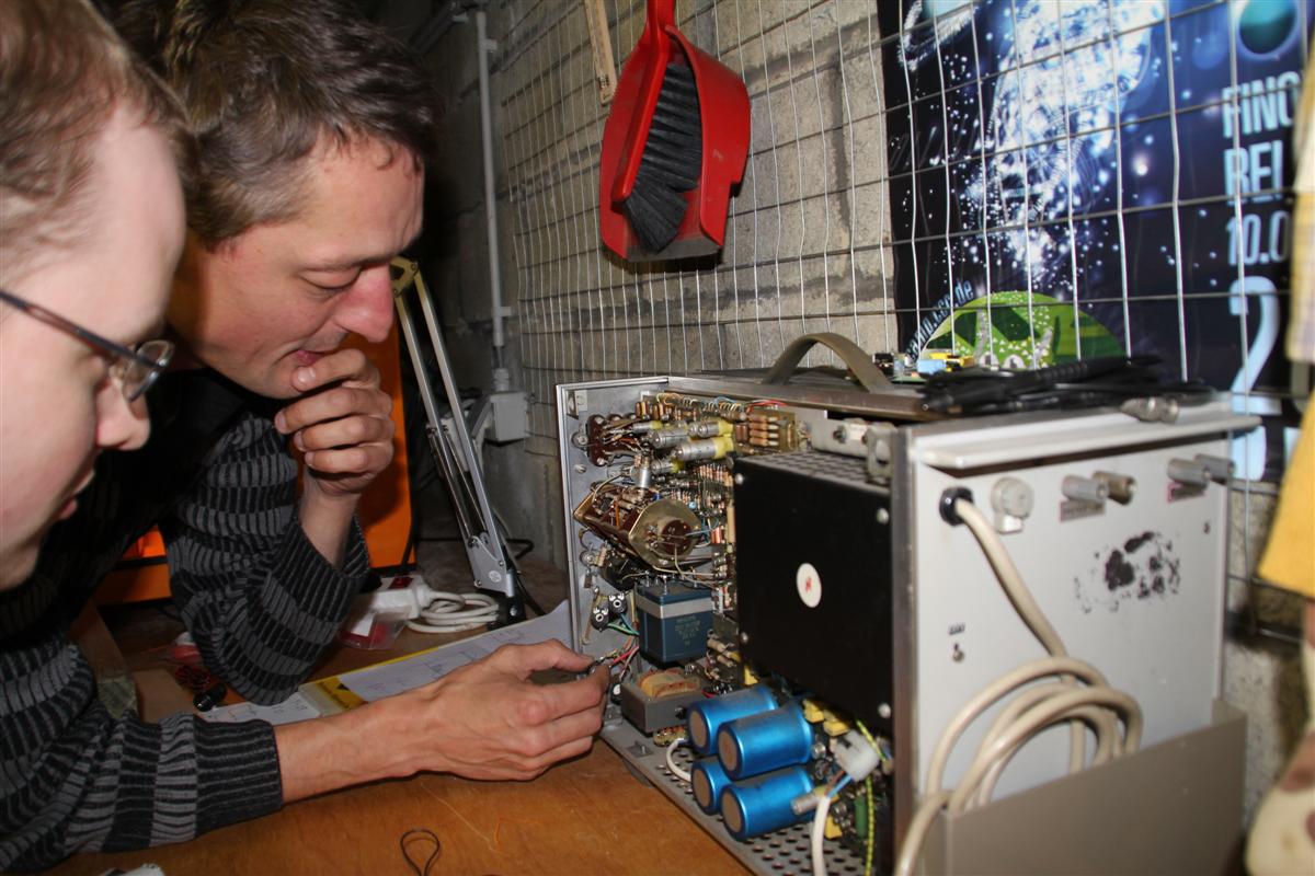 Hackerspacing In Europe: Open Garage In Antwerp | Hackaday