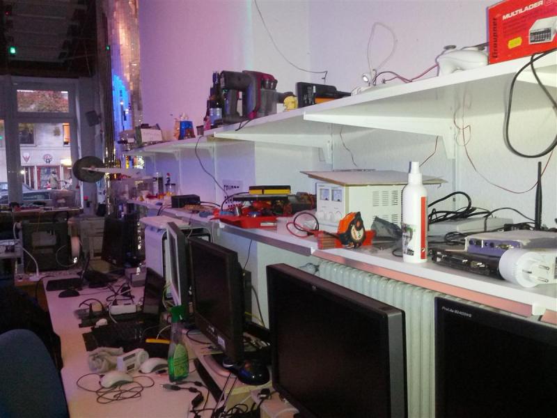 Hackerspacing In Europe: The Chaosdorf In Düsseldorf | Hackaday