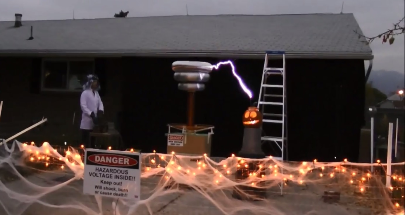 “Professor Kill A. Volt” Shocks Pumpkins With His Tesla Coil | Hackaday