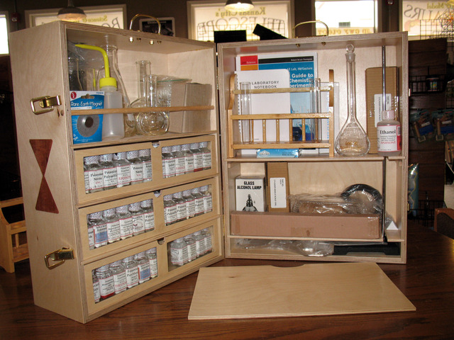 Heirloom Chemistry Set | Hackaday