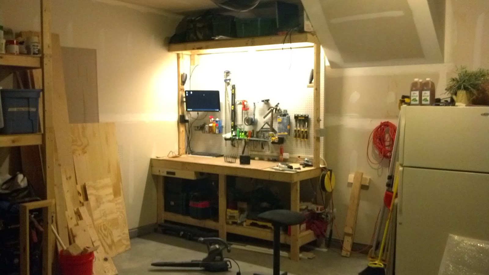 Custom Workbench Computer | Hackaday