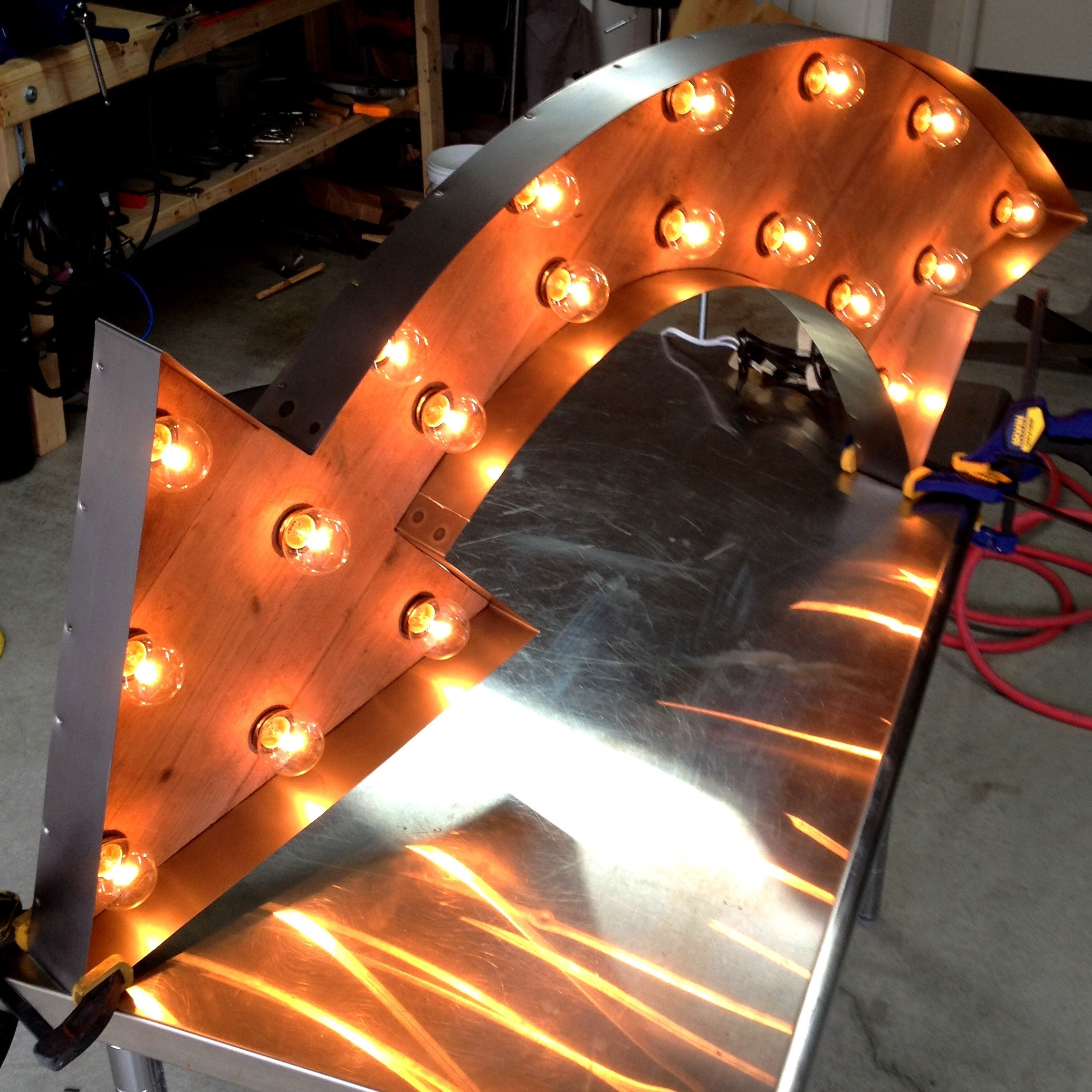 Retro Chaser Sign Lights Up Your Life | Hackaday