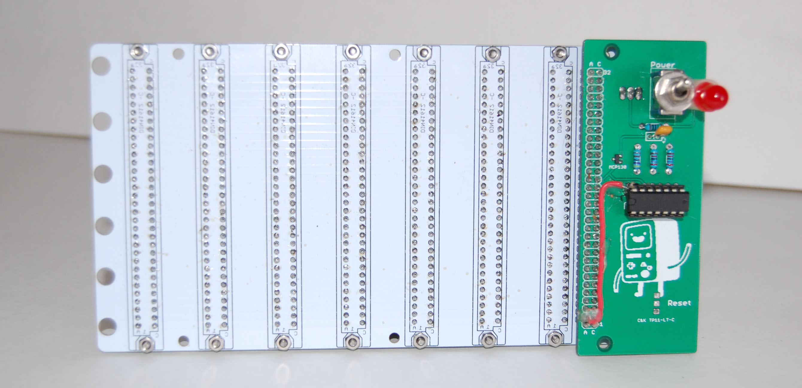 Hackaday 68k: Enclosure, Backplane, And Power | Hackaday