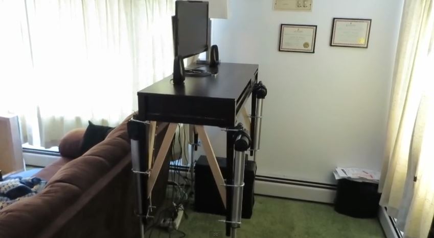 High Tech Convertible Desk Takes It Up A Notch | Hackaday