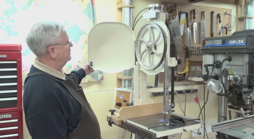 Air-Tensioned Bandsaw Simplifies Woodworking Life | Hackaday