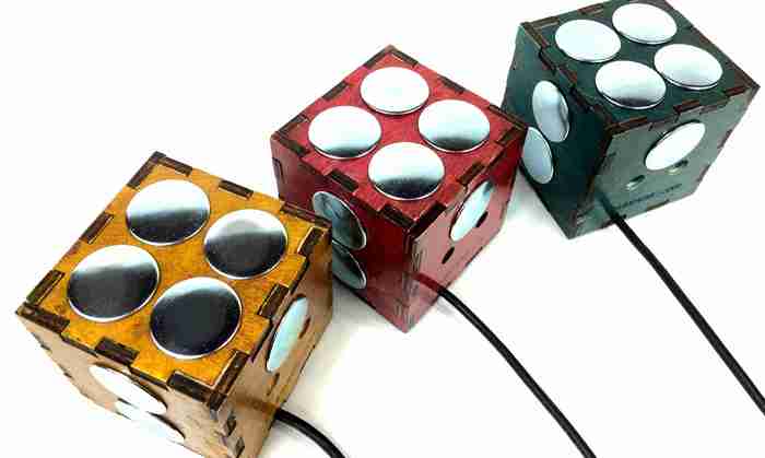 Kyub MIDI Keyboard Puts A Piano In Your Pocket | Hackaday